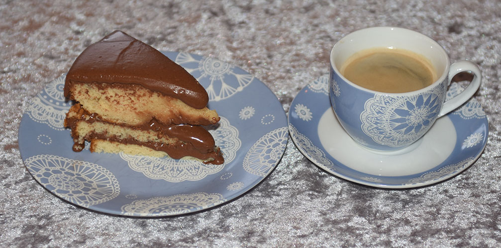 Gul kake med sjokoladekrem – Heidis boble