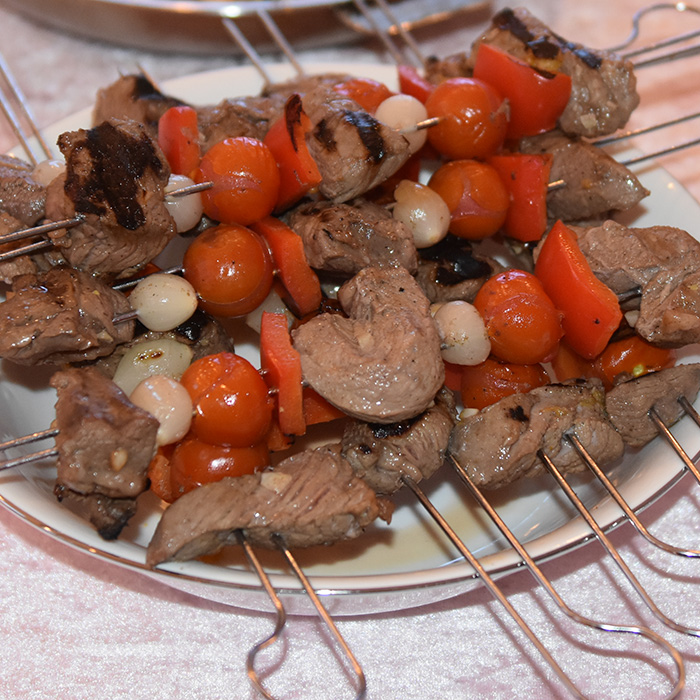 Biff, tomat og paprika på spyd – Heidis boble