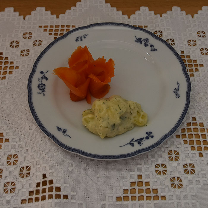 Enkel forrett til Thanksgiving – røkt laks med dillstuede poteter ...