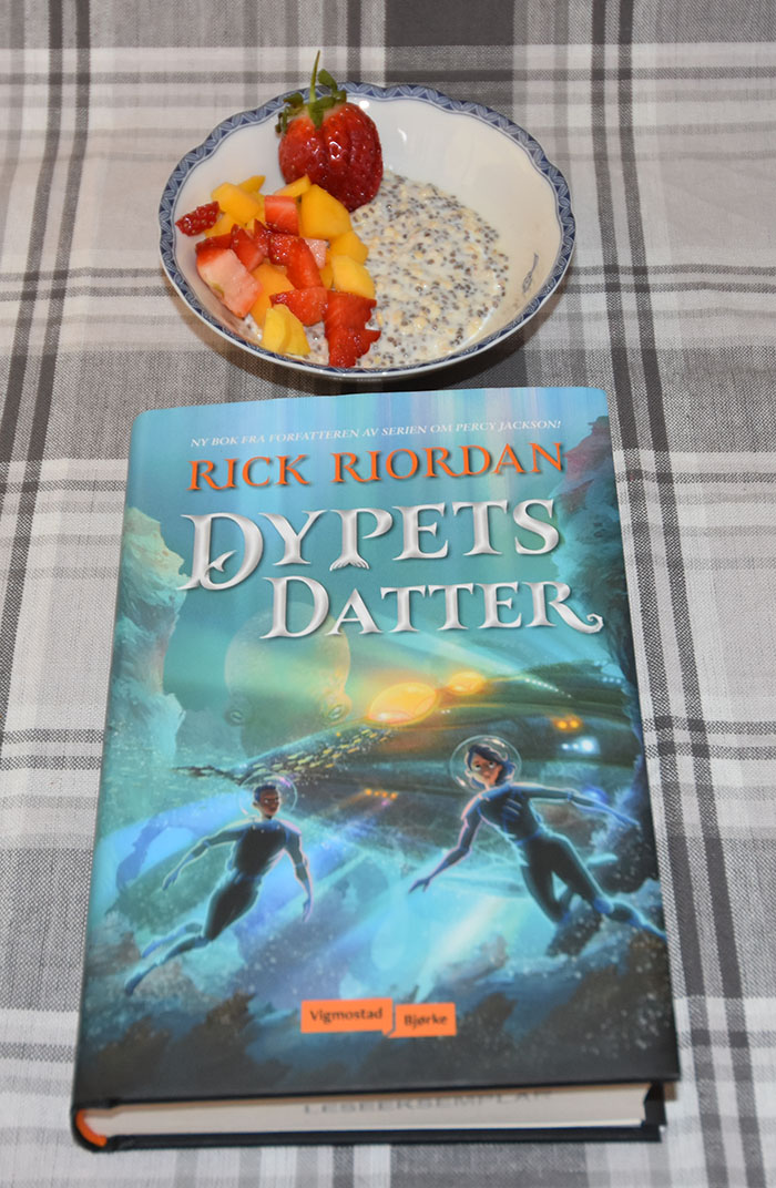 «Dypets datter» av Rick Riordan med Chia-grøt – Heidis boble